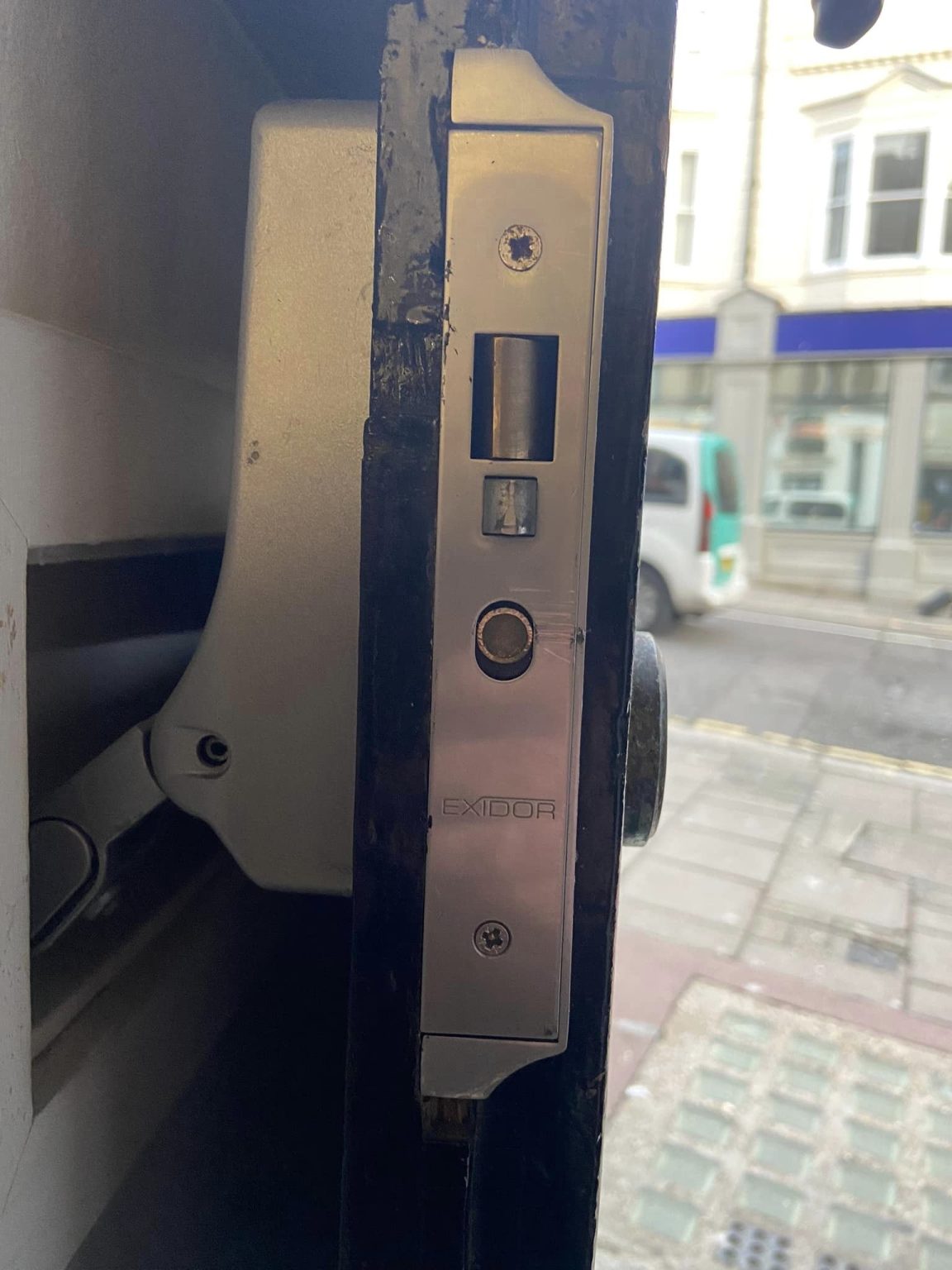 Emergency Lock Repair for a Break-in Attempt at a Commercial Property ...