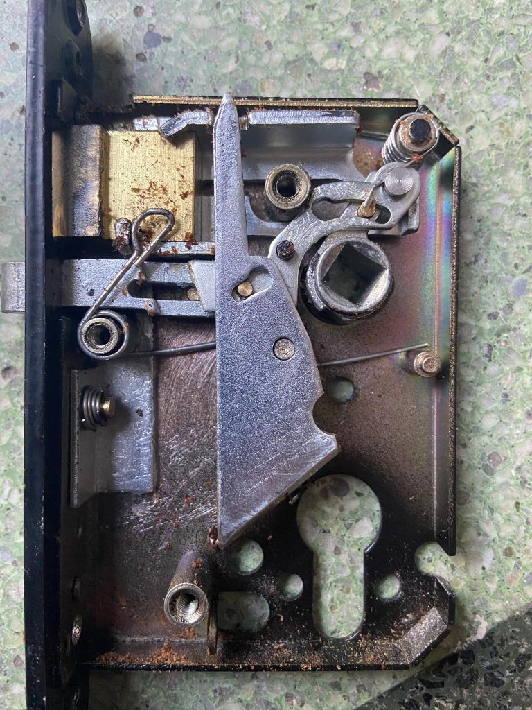 Emergency Lock Repair for a Break-in Attempt at a Commercial Property ...